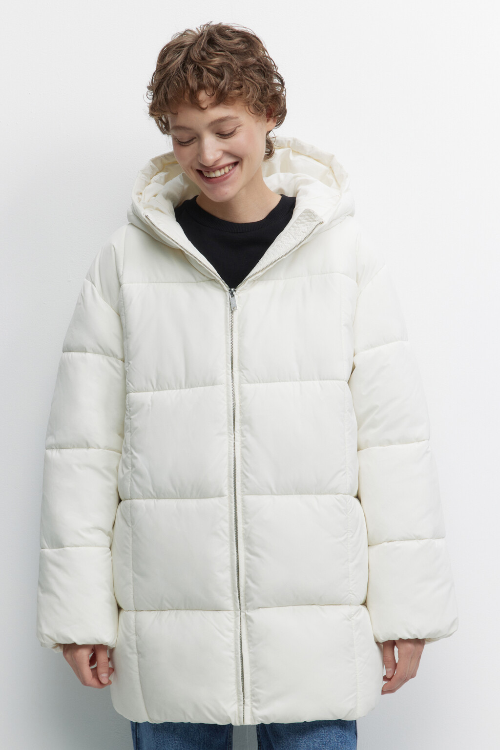 Куртка пуховик стеганая удлиненная с капюшоном 2341077127 цвет молочный 60 по цене 999