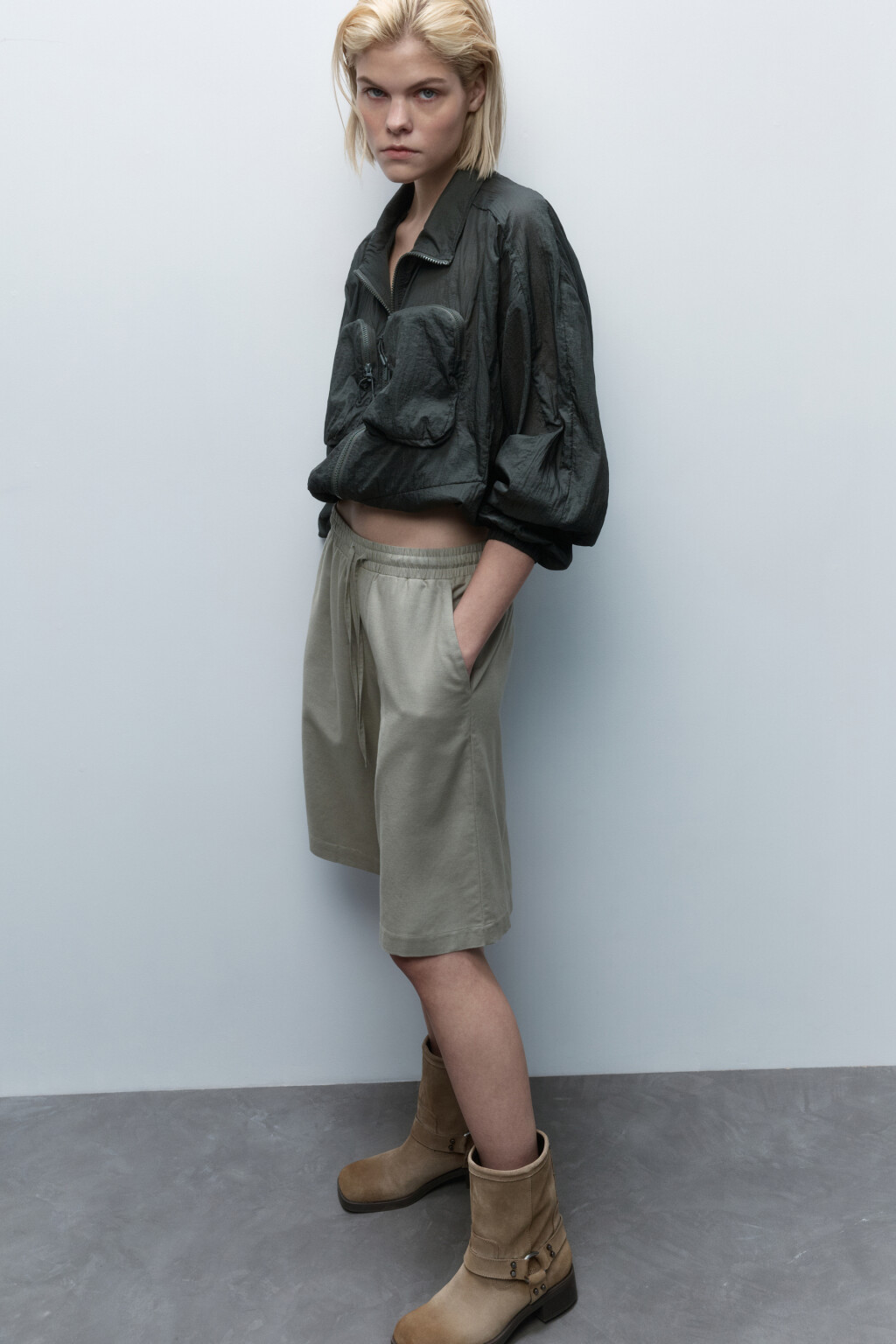 Шорты-бермуды льняные с поясом на завязках 2421311003, цвет: зеленый ...