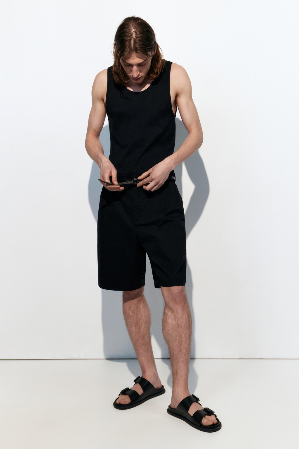 Шорты-бермуды хлопковые с резинкой на поясе 2423111007, цвет: черный ...