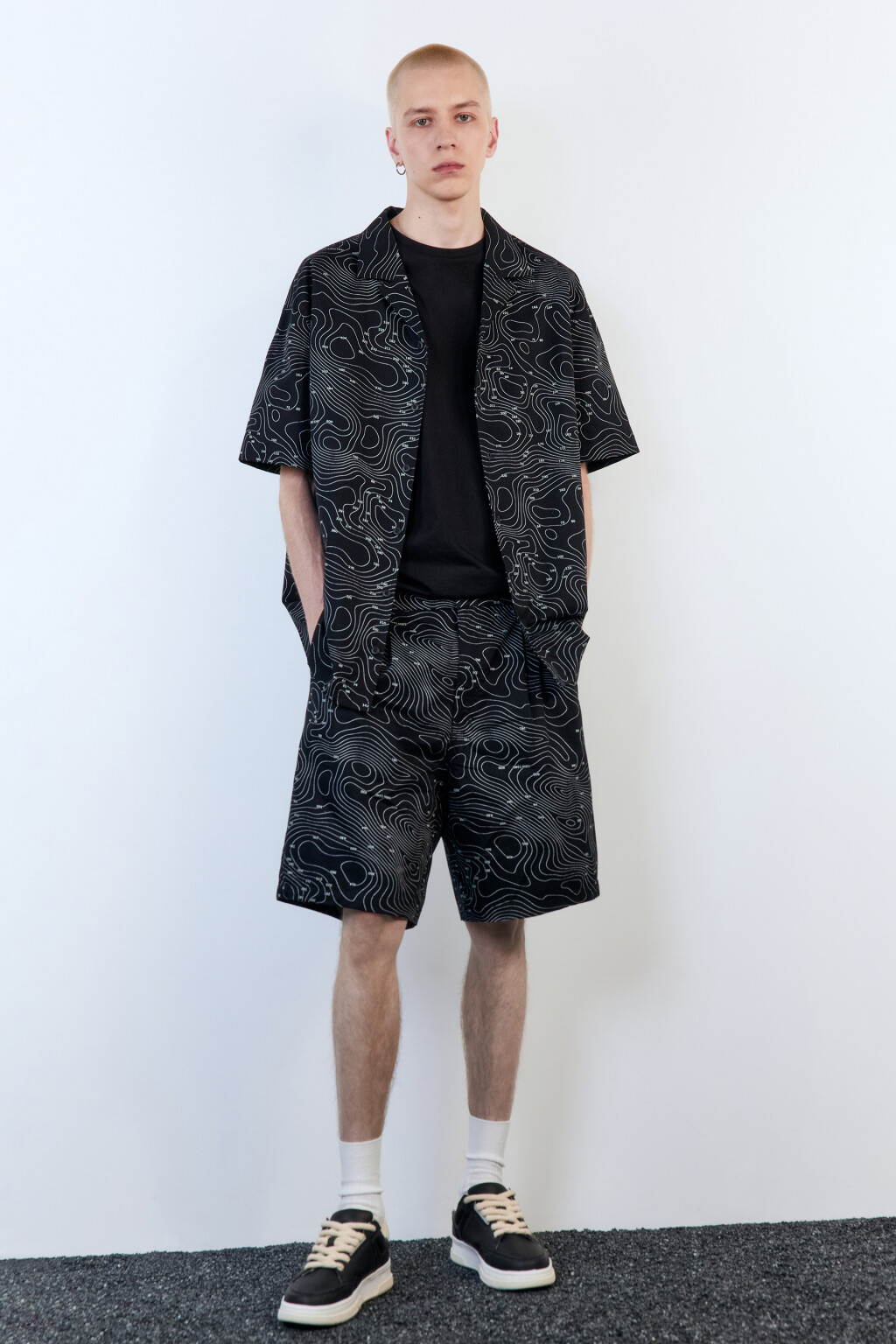 Шорты-бермуды хлопковые с принтом 2423111021, цвет: черный (55) по цене ...